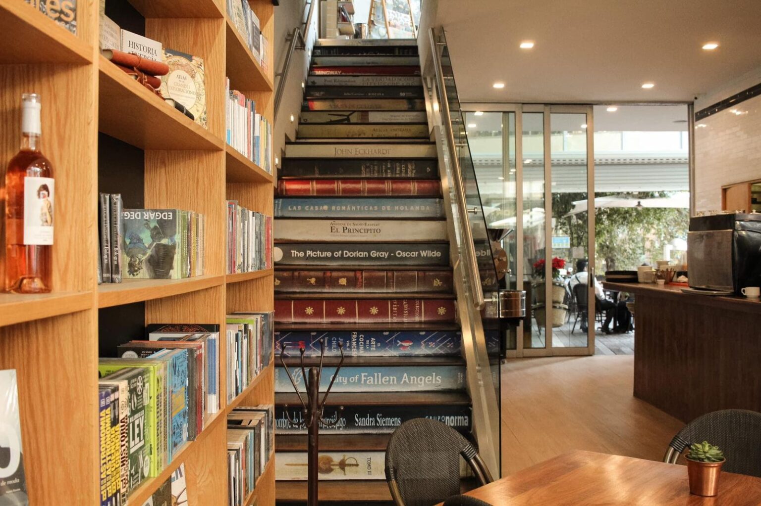 Un lugar de la mancha – Librería con tradición de más de 25 años ☕️ ...